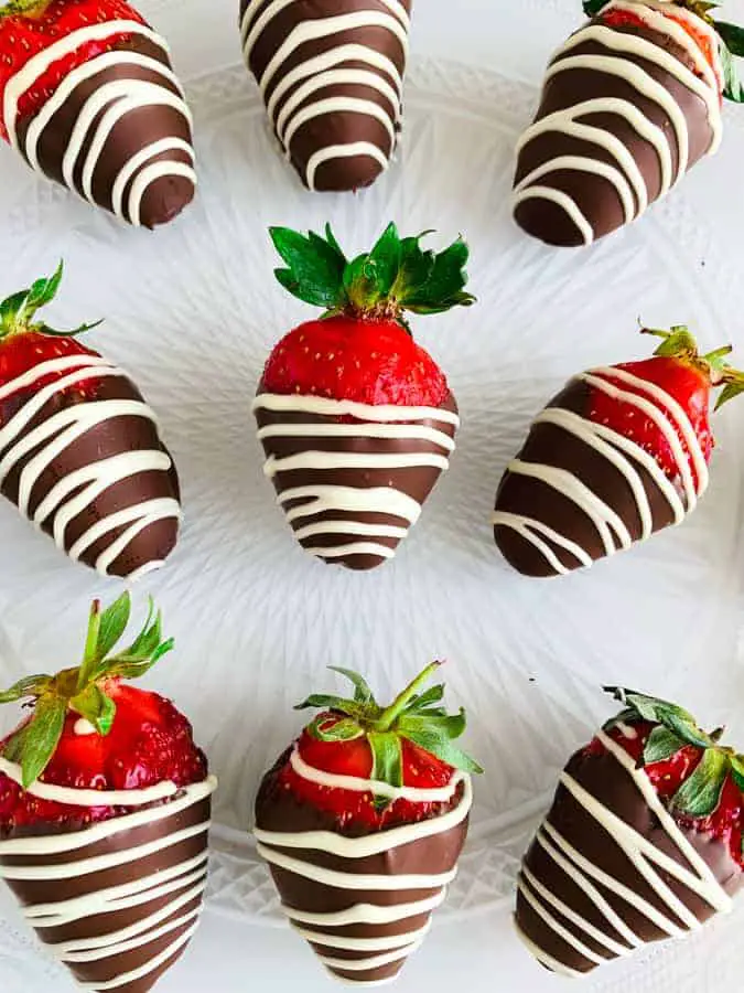 Fraises enrobées au chocolat - Elle Mijote Quelque Chose